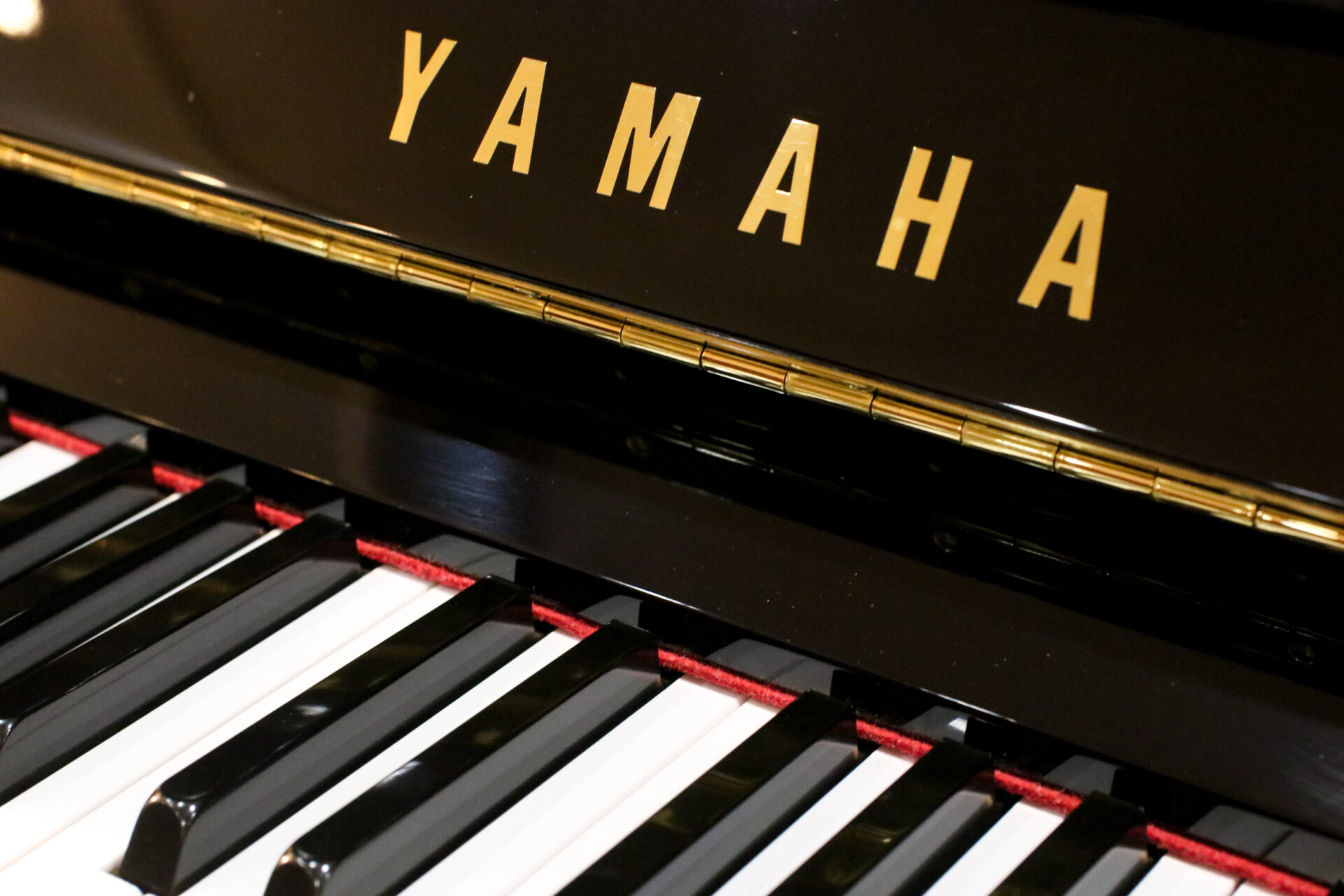 ヤマハ YU33| 中古ピアノ 自社工房リフレッシュ済3年保証付 | 新響楽器 | 大阪 兵庫 神戸 京都 滋賀 奈良 和歌山 関西圏限定販売品