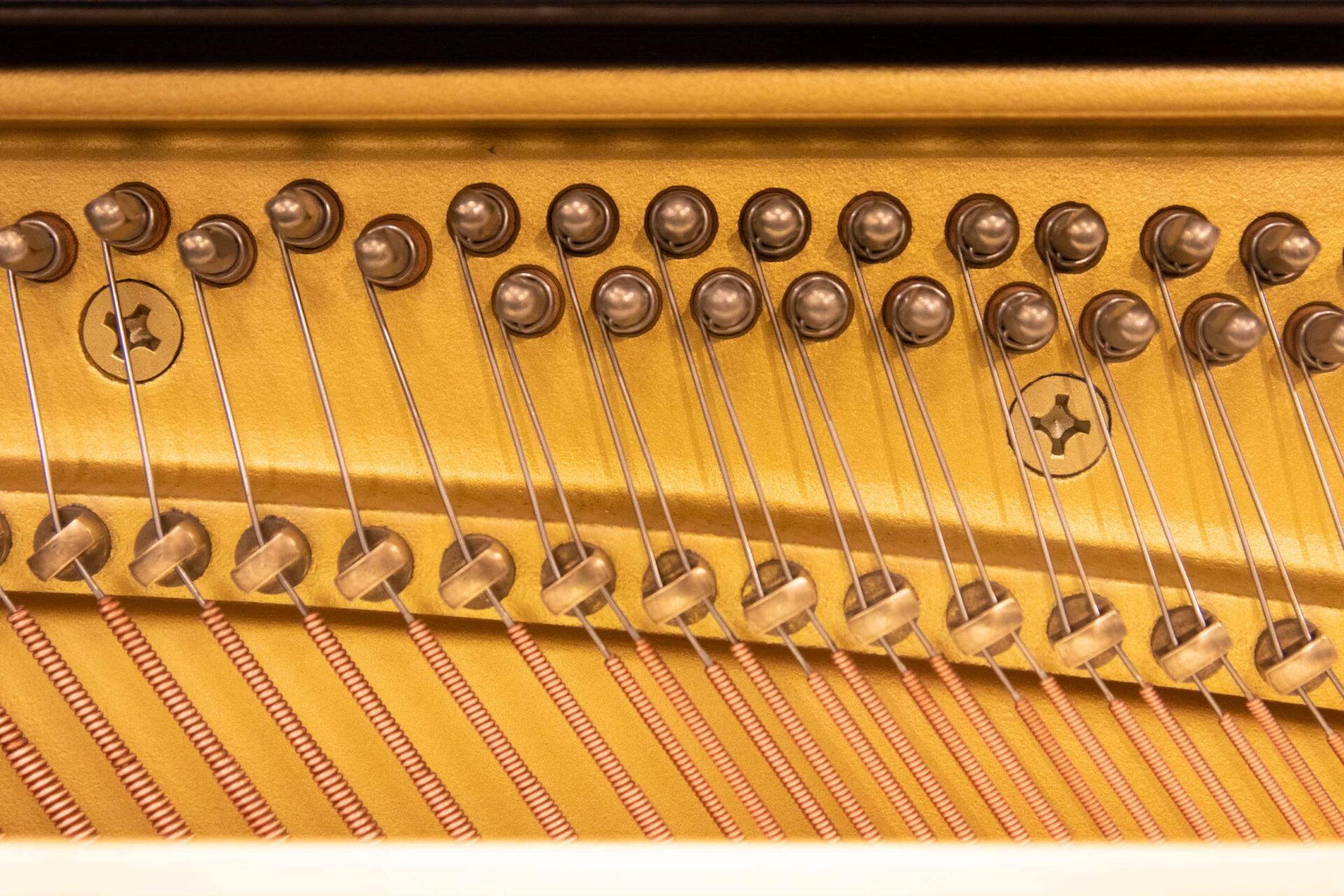 ヤマハ UX300| 中古ピアノ 自社工房リフレッシュ済3年保証付 | 新響楽器 | 大阪 兵庫 神戸 京都 滋賀 奈良 和歌山 関西圏限定販売品